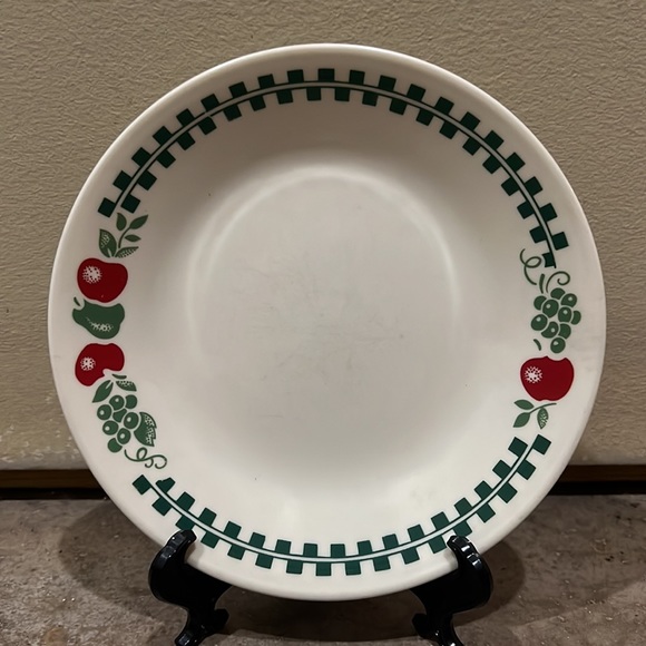 Corelle | Dining | Vintage Corelle Apple Farm Fresh Saucer Plates Set ...